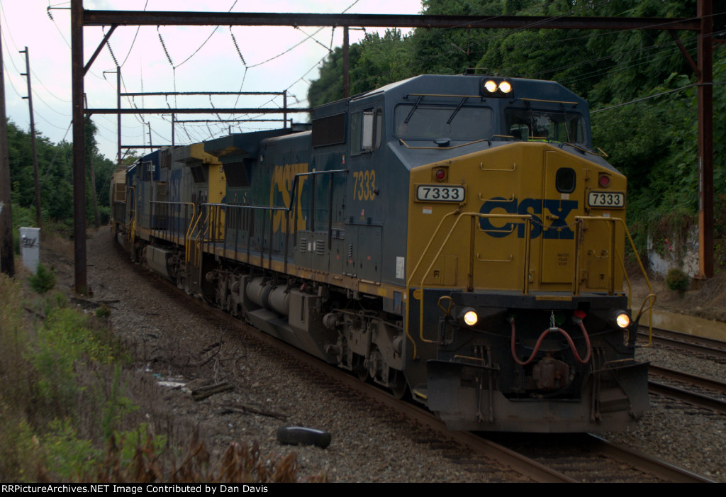 CSX C40-8W 7333 leads Q418-02